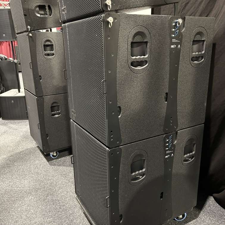 NEXT Line Array System LA122A 2x2 aktiv Ground-Stack B-Ware NEXT Line ...