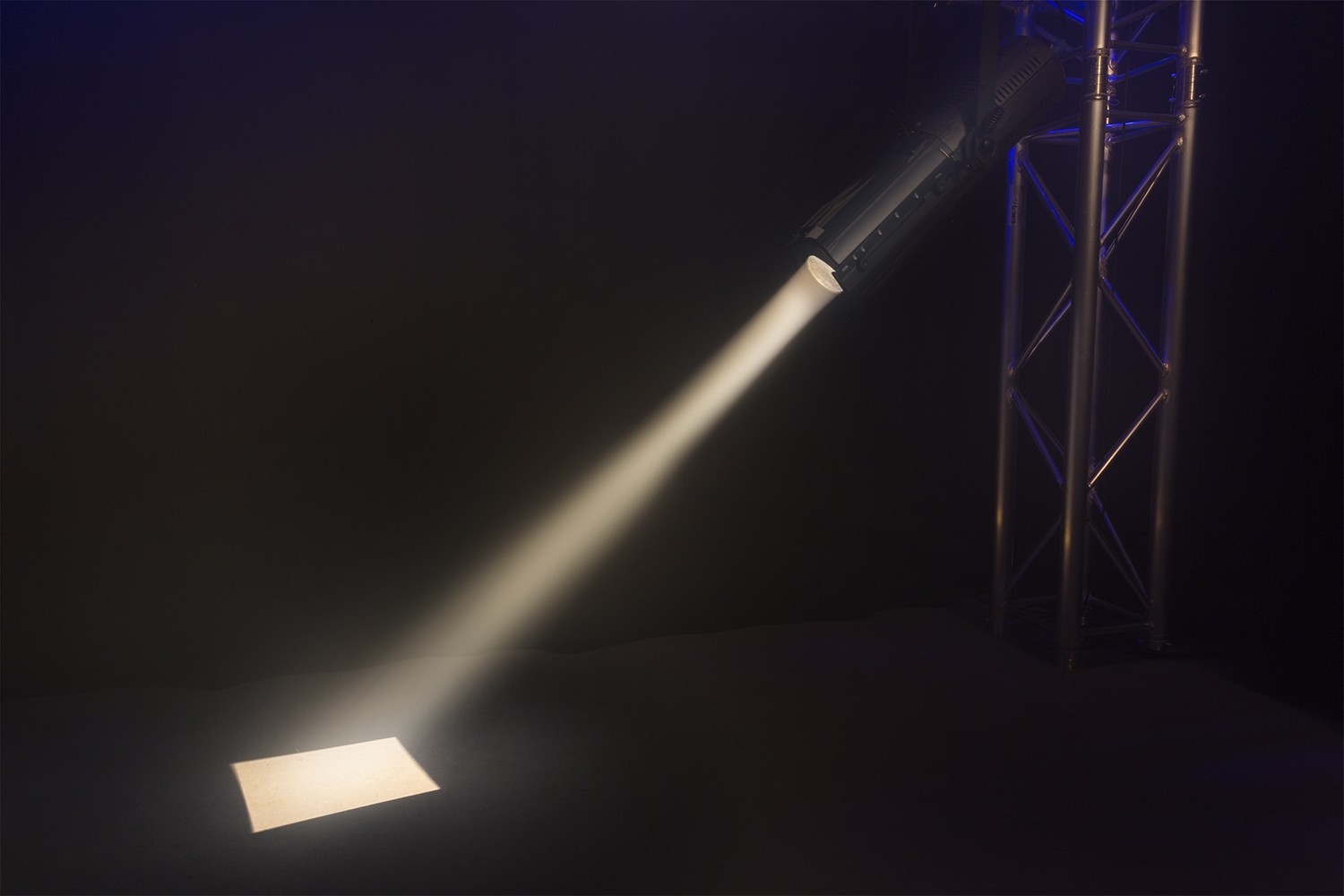 BeamZ Professional BTS300Z LED Zoom Profiler BeamZ Professional BTS300Z ...