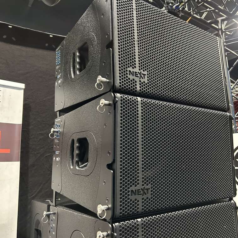 NEXT Line Array System LA122A 2x2 aktiv Ground-Stack B-Ware NEXT Line ...